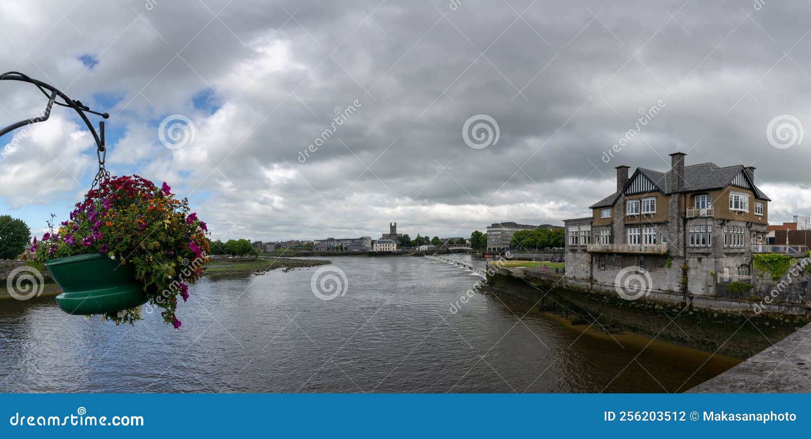 The Shannon River As it Flows through the City of Limerick Editorial ...