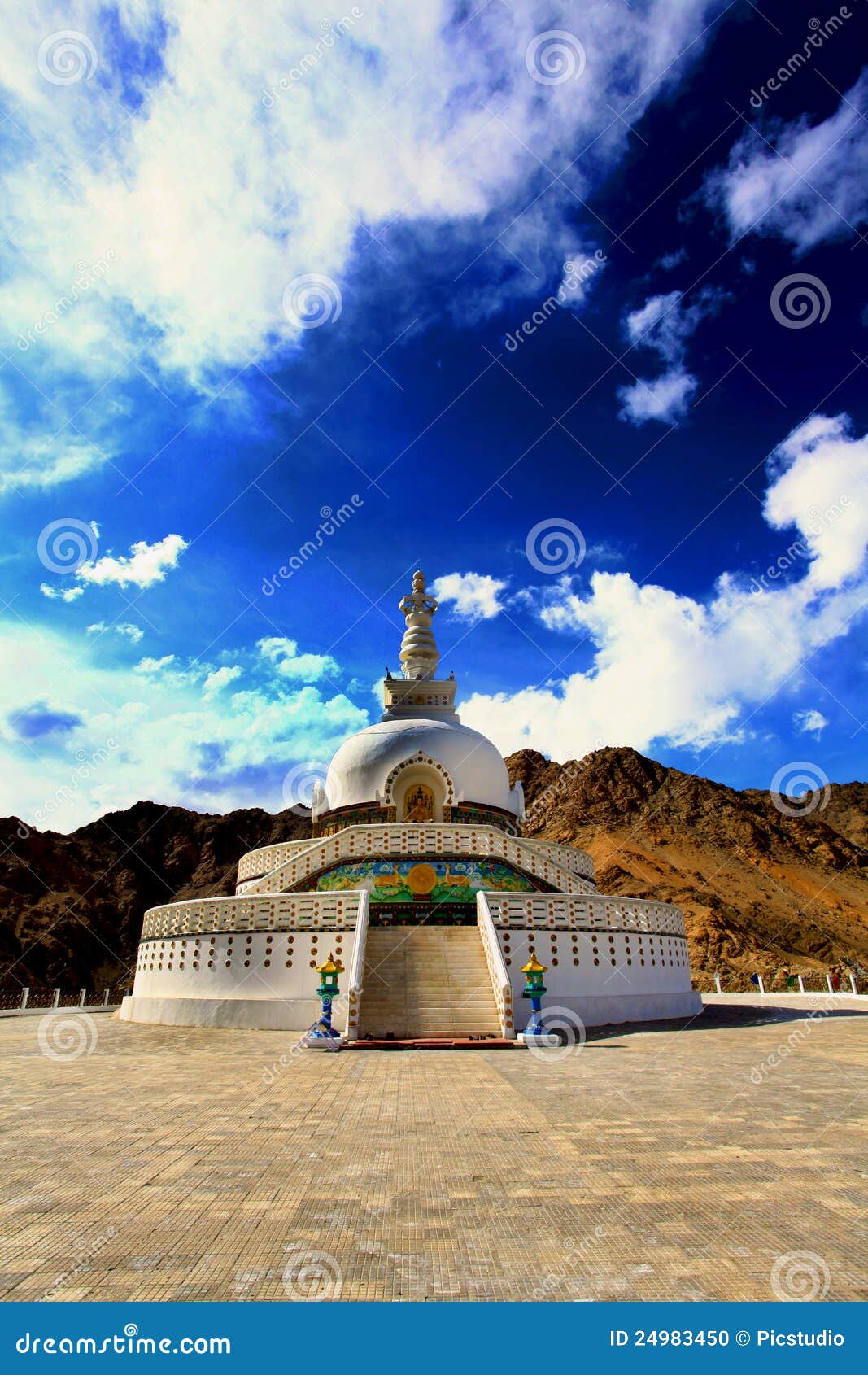 Shanti stupa stock photo. Image of burrial, stupa, india - 24983450