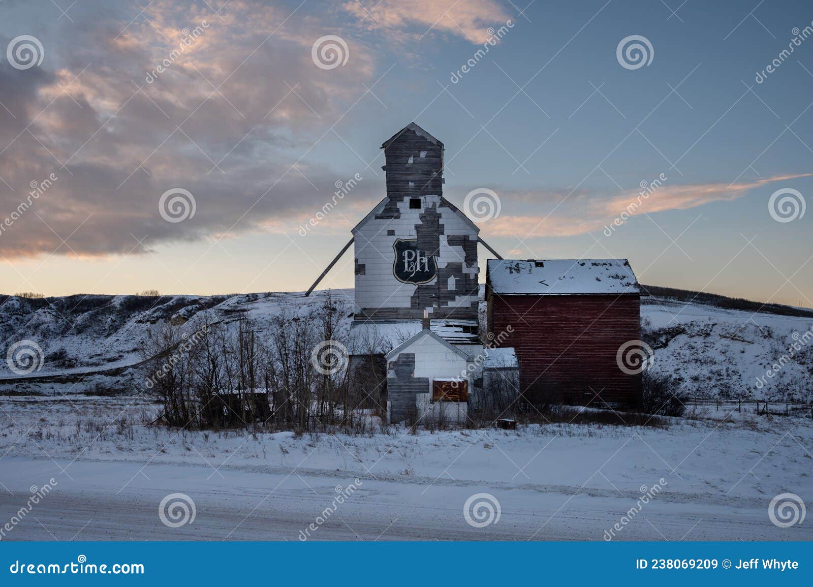 Old P&H Grain Company Elevator in the Ghost Town of Sharples Editorial ...