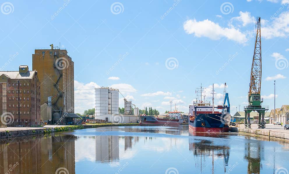Sharpness Docks in Gloucestershire Editorial Photo - Image of swing ...