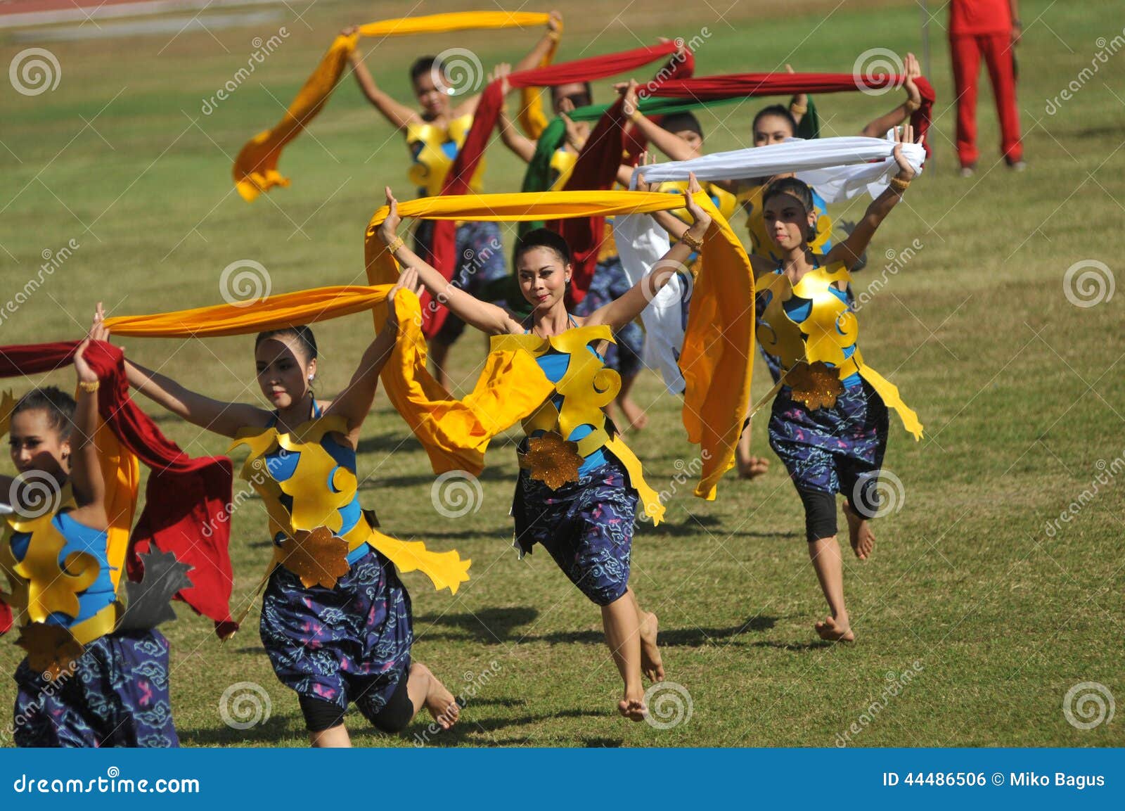 Shawl Dance in indonesia editorial photo. Image of materials - 44486506