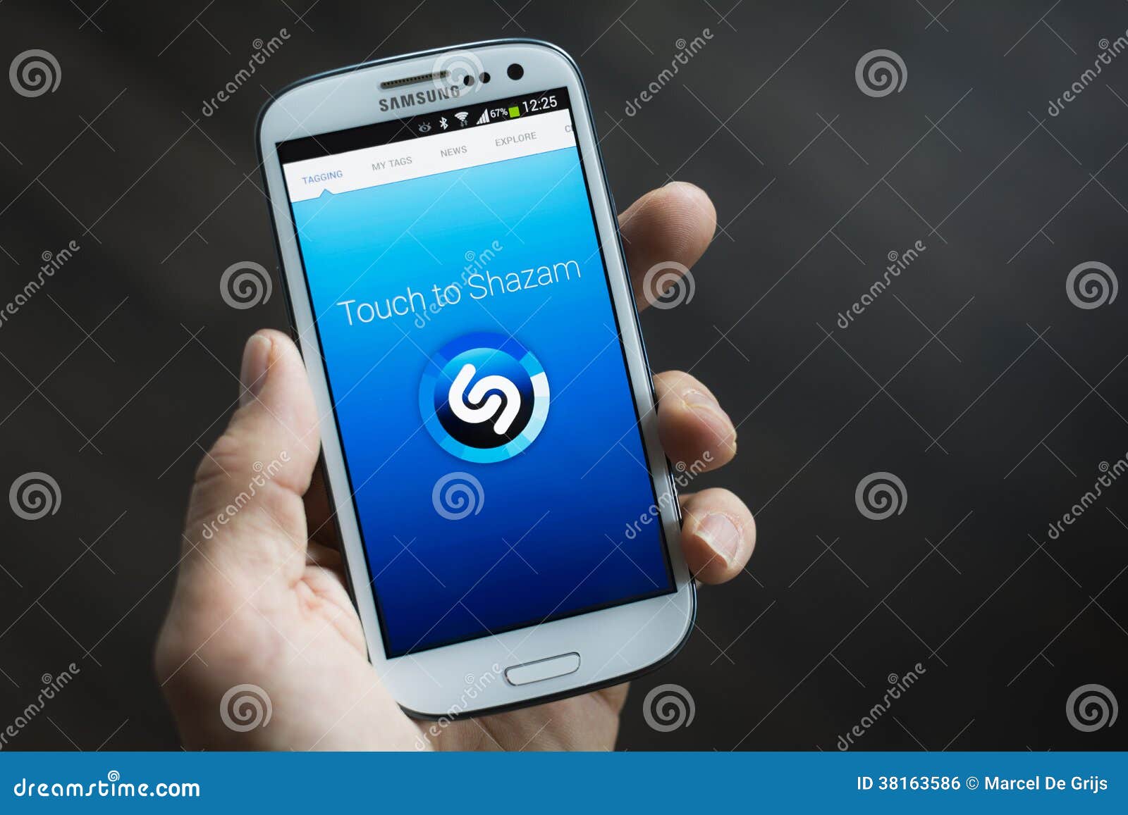 Shazam mobile application editorial photo. Image of smartphone - 38163586