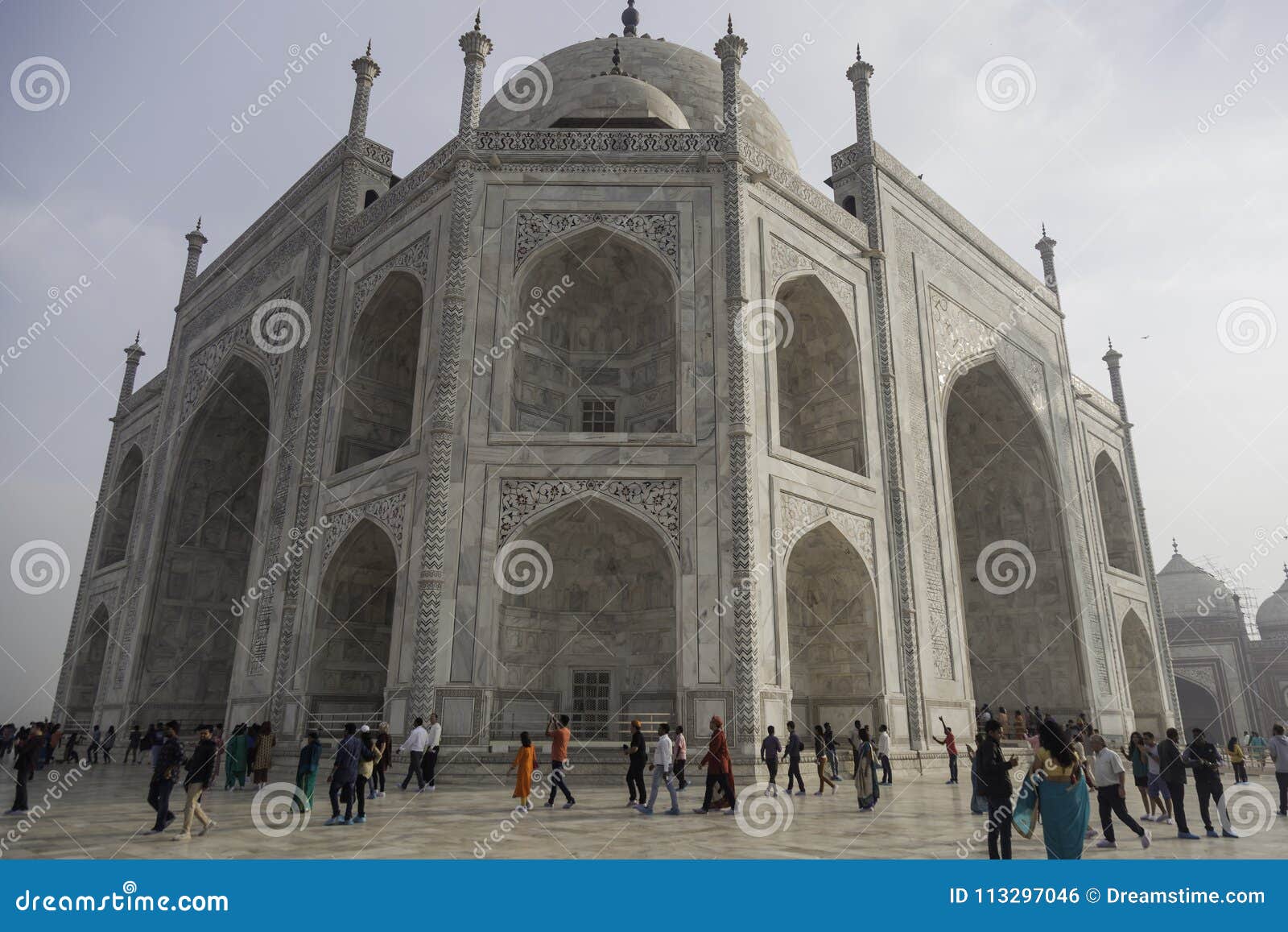The Imposing Size of the Taj Mahal Editorial Photo - Image of islam ...