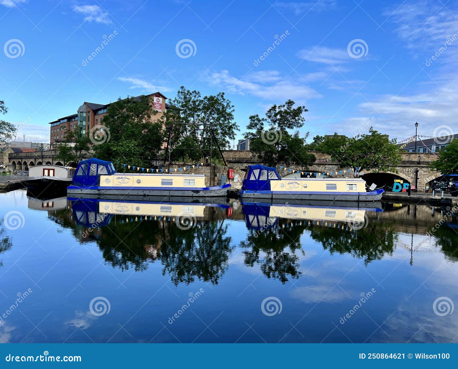 Sheffield Quays Canal Basin Editorial Photo - Image of quays ...