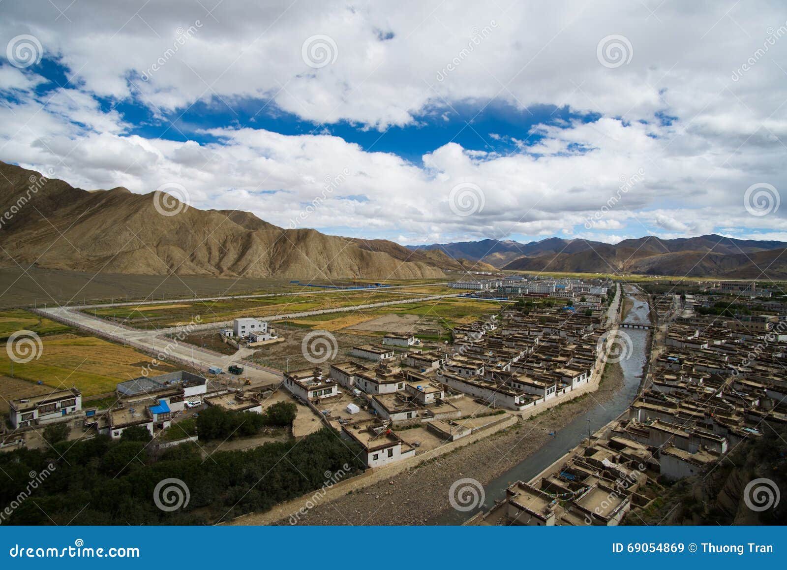 Shegar Dzong (Chode-Kloster) in Tingri in Tibet, China Stockbild - Bild ...