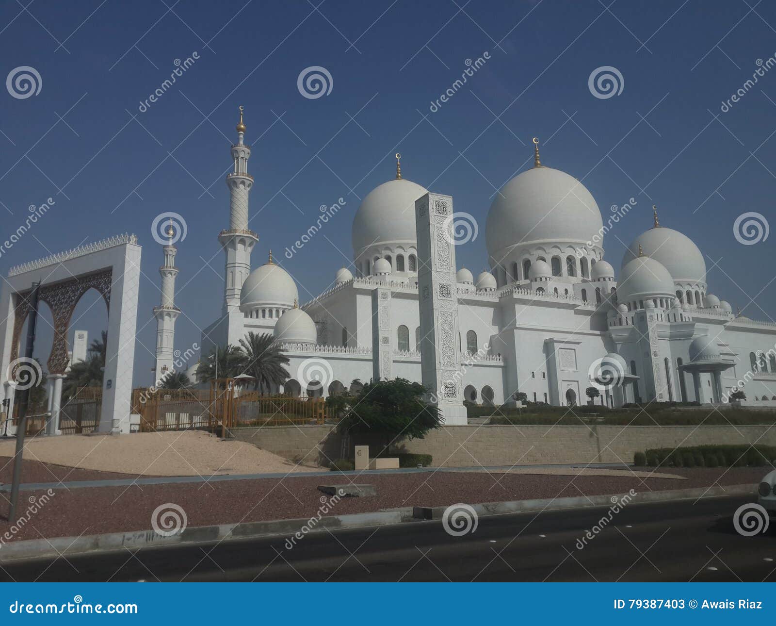 Sheikh zaid mosque editorial stock photo. Image of amazing - 79387403