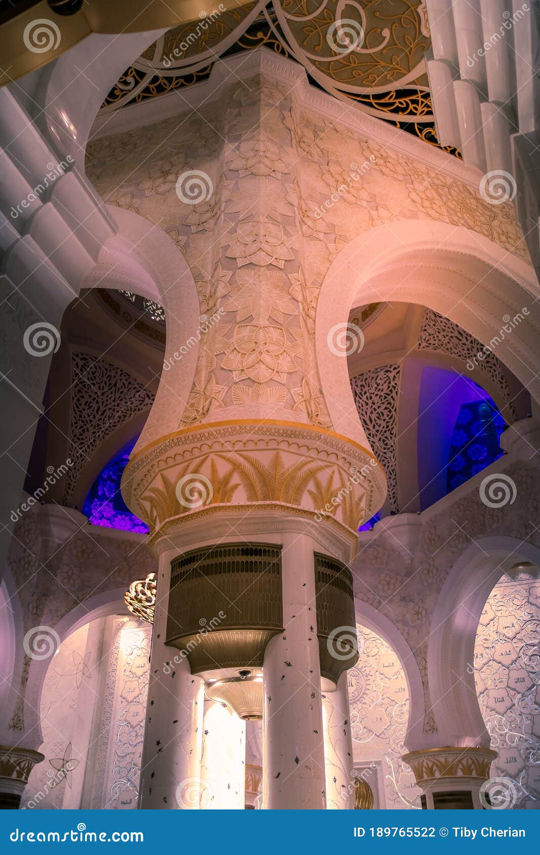 The Sheikh Zayed Grand Mosque Beautiful Interior Wall Engraved and ...