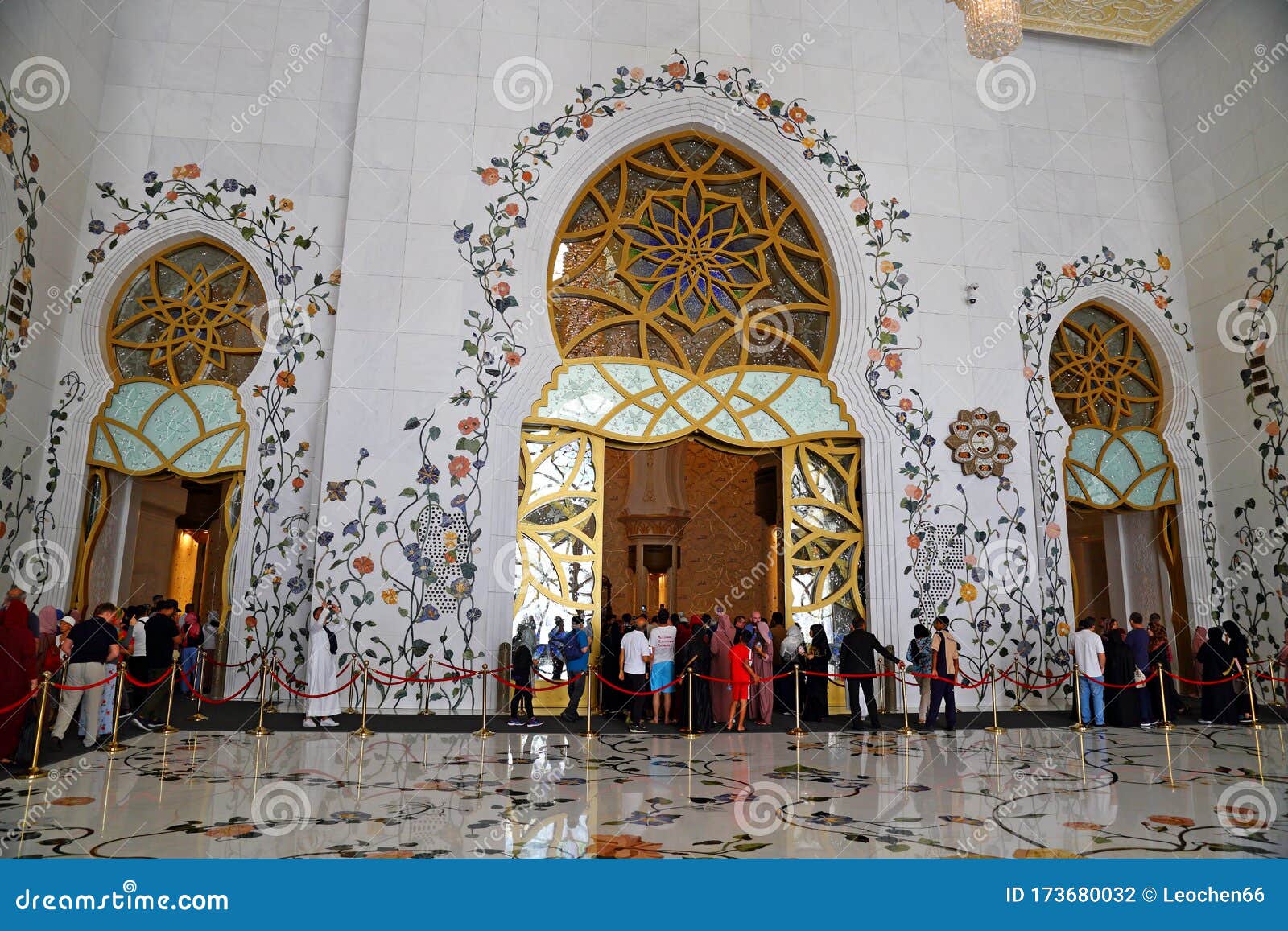 The Sheikh Zayed Grand Mosque Center SZGMC is the Largest Mosque ...