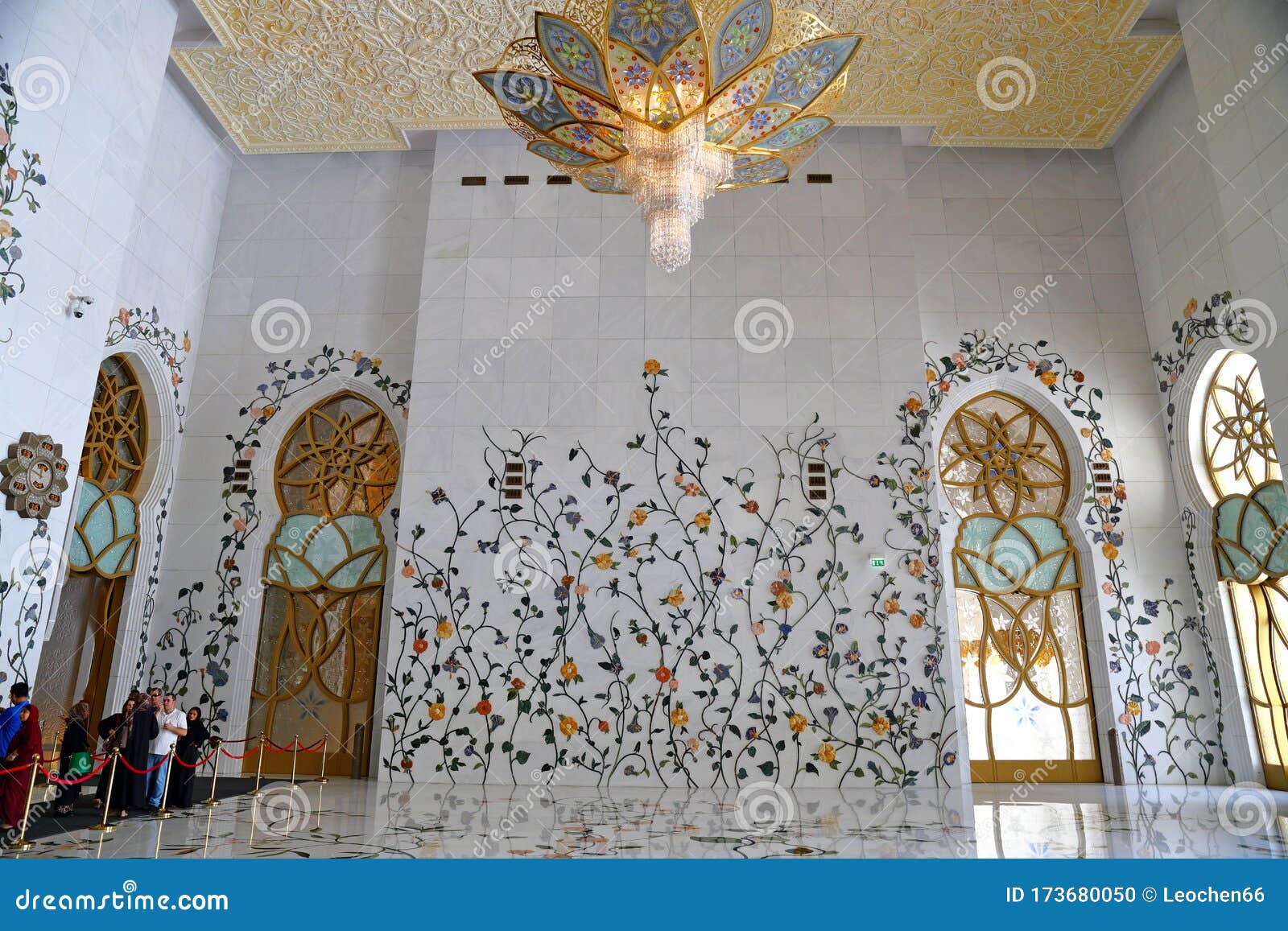 The Sheikh Zayed Grand Mosque Center SZGMC is the Largest Mosque ...