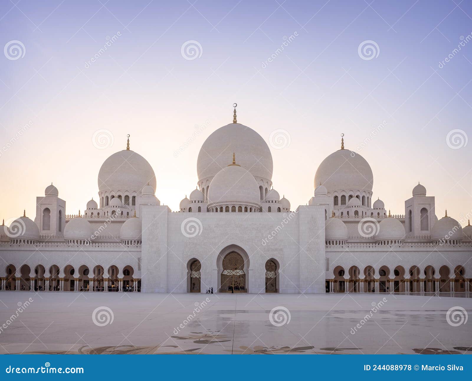 Sheikh Zayed Great Mosque editorial stock photo. Image of cathedral ...