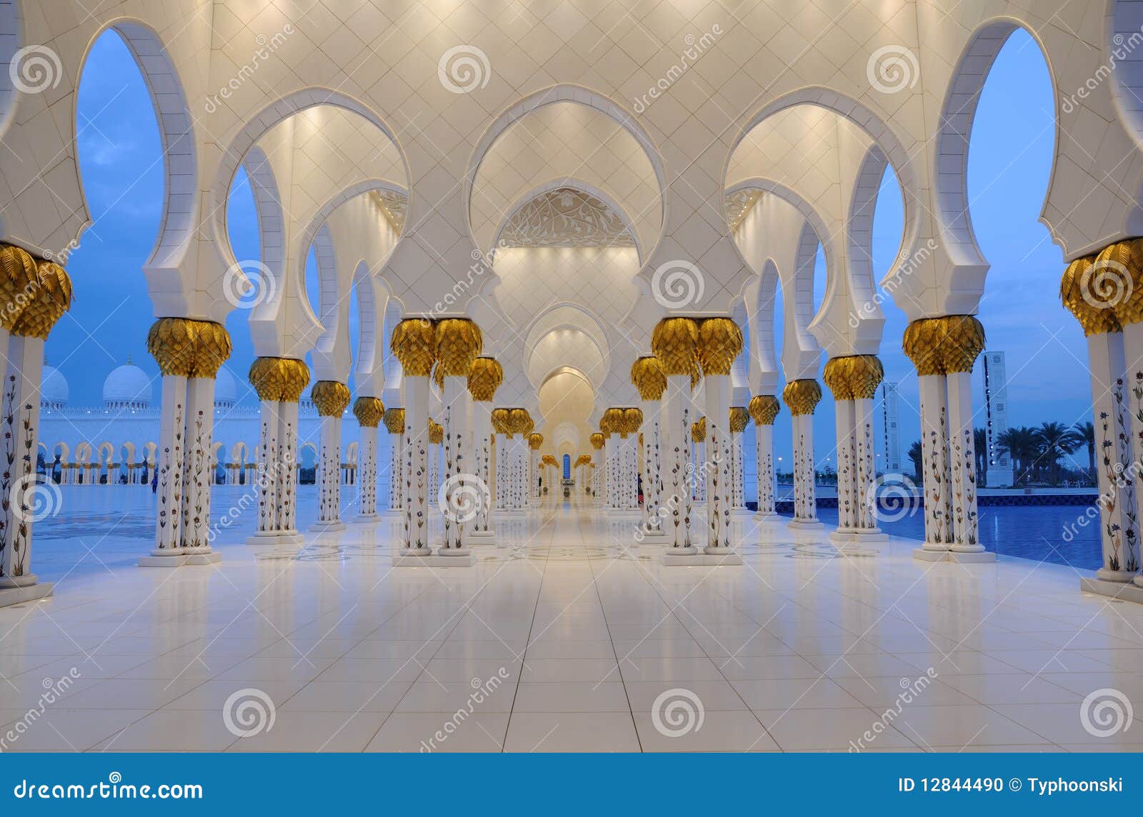 Sheikh Zayed Mosque in Abu Dhabi Stock Photo - Image of worship ...