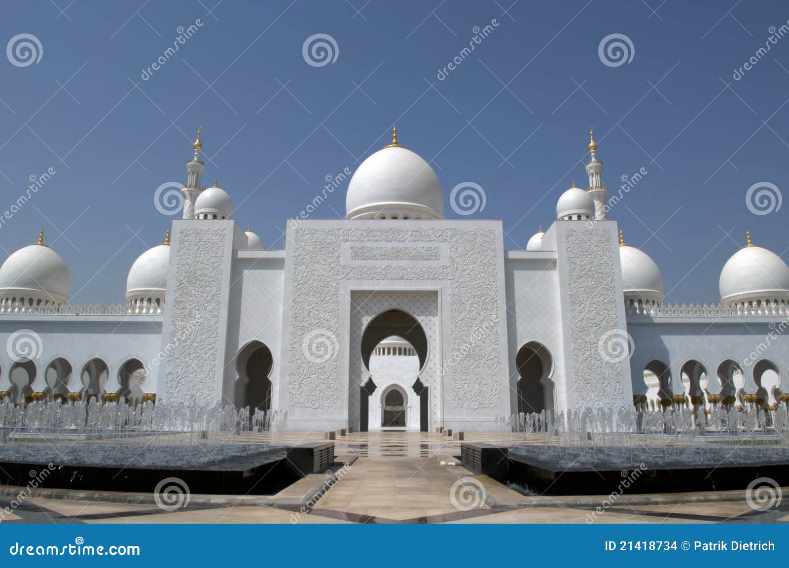 Sheikh Zayed Mosque Abu Dhabi Stock Photo - Image of lights, middle ...