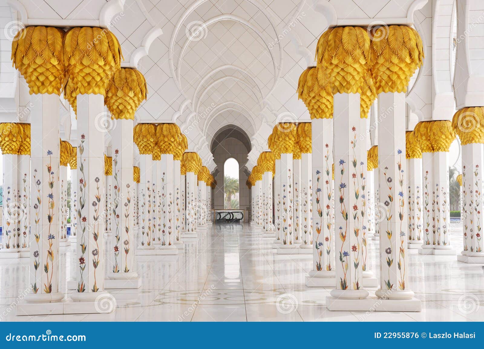 Sheikh Zayed Mosque in Abu Dhabi Stock Photo - Image of marble, columns ...