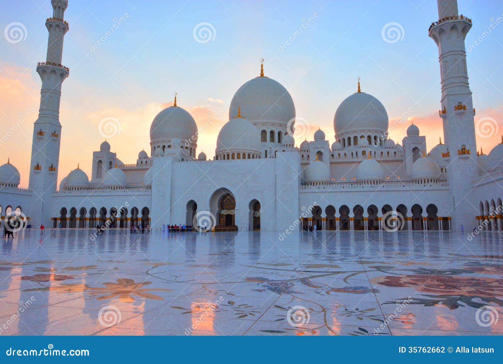 Sheikh Zayed Mosque in Abu Dhabi at Sunset Stock Photo - Image of ...