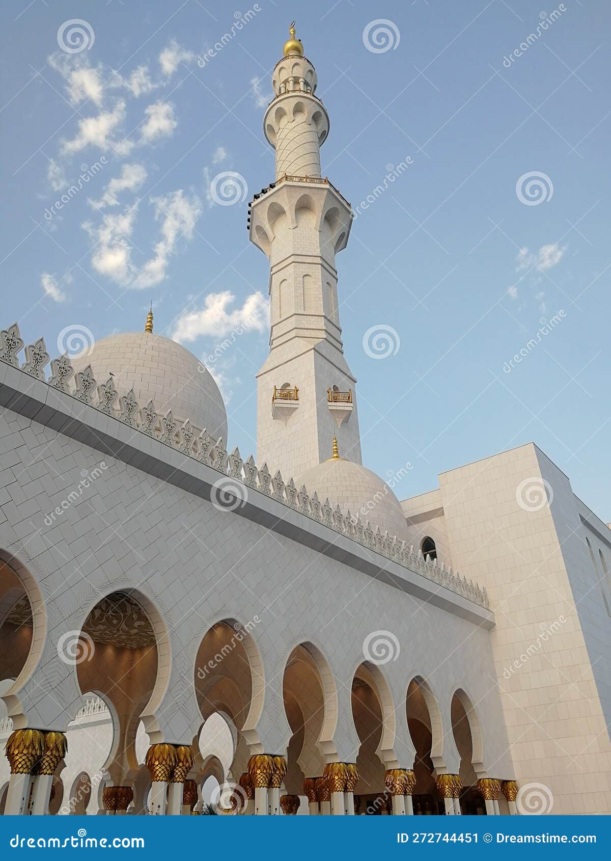 Sheikh Zayed Mosque in Abu Dhabi Stock Image - Image of zayed, blue ...