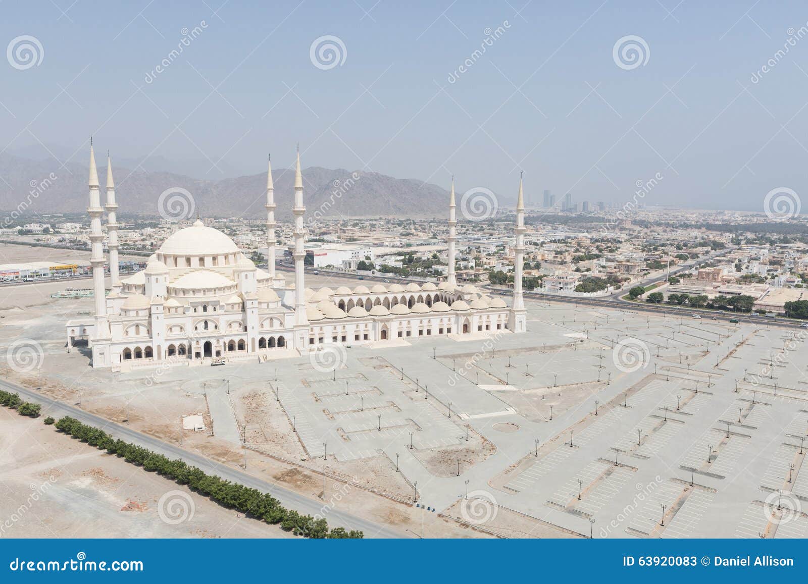 The Sheikh Zayed Mosque in Fujairah, Uae Editorial Stock Photo - Image ...