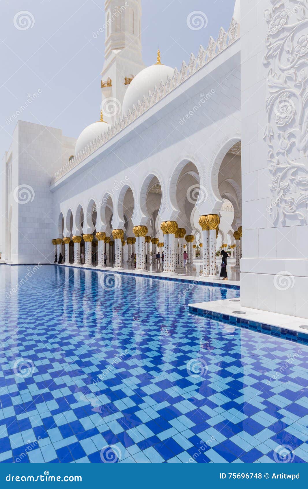 Sheikh Zayed Mosque Left Corridor with Pool, the Great Marble Grand ...