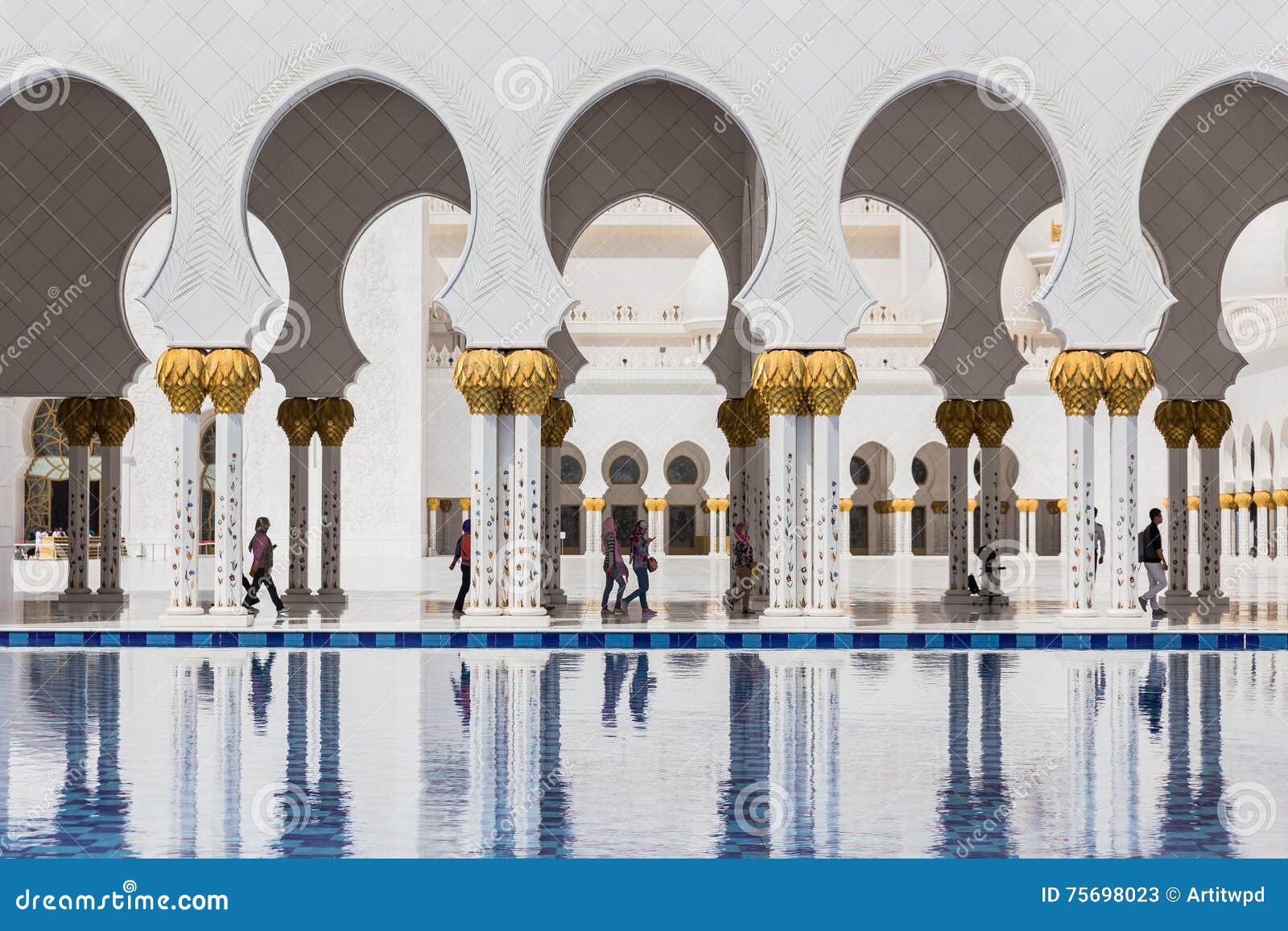 Sheikh Zayed Mosque Left Wing Corridor with Pool, the Great Marble ...
