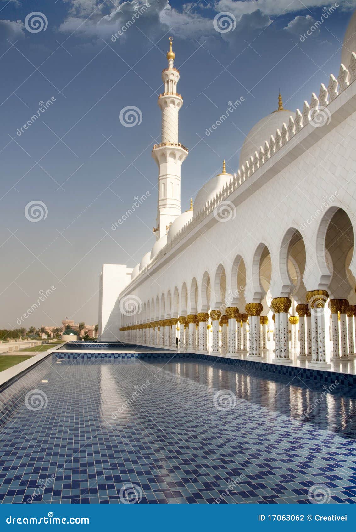 Sheikh Zayed Mosque Side View Stock Photo - Image of minar, east: 17063062