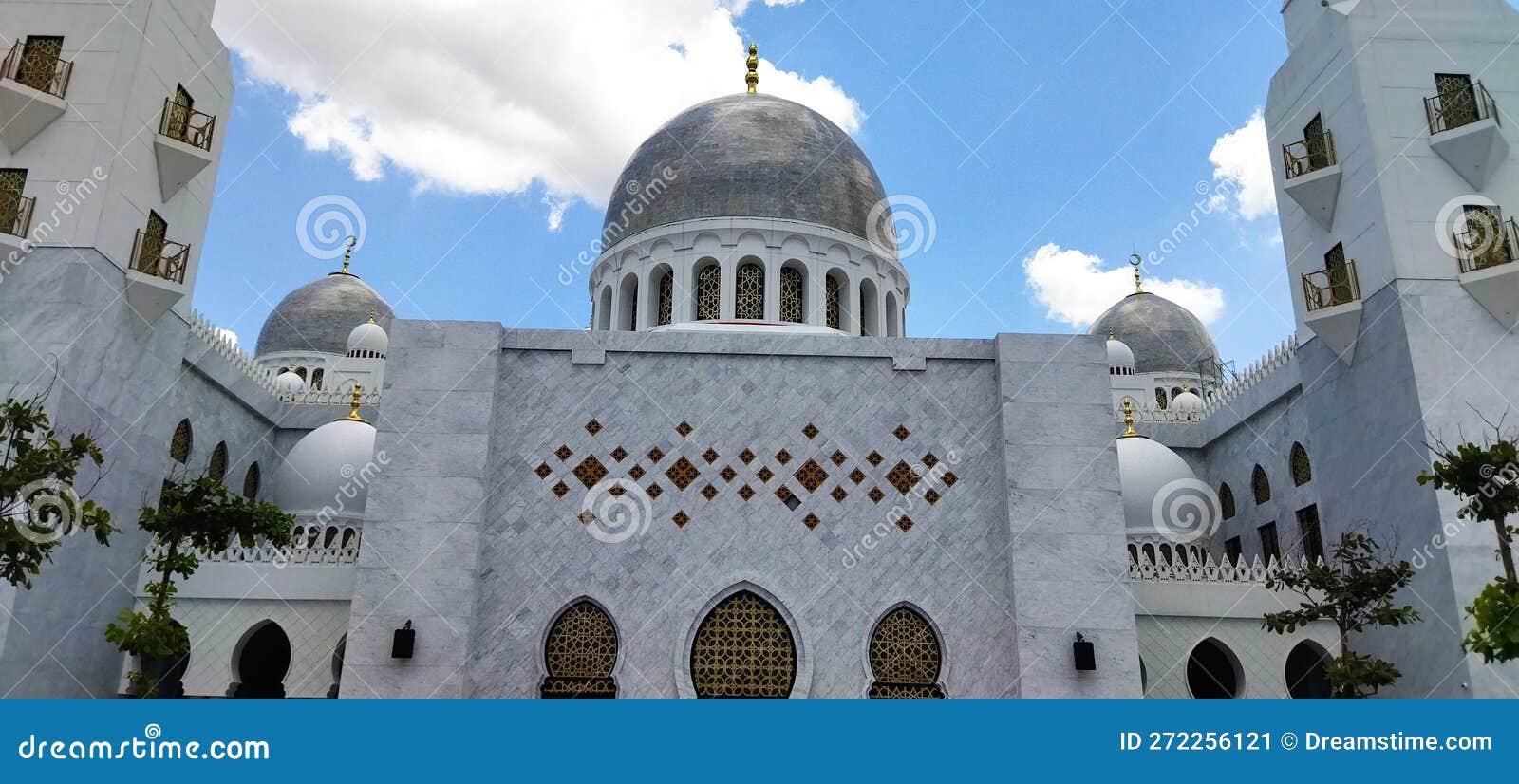 Sheikh Zayed Mosque, Solo, Surakarta Stock Image - Image of ...