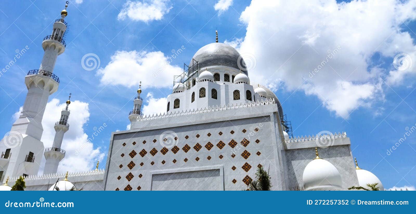 Sheikh Zayed Mosque, Solo, Surakarta Stock Photo - Image of culture ...