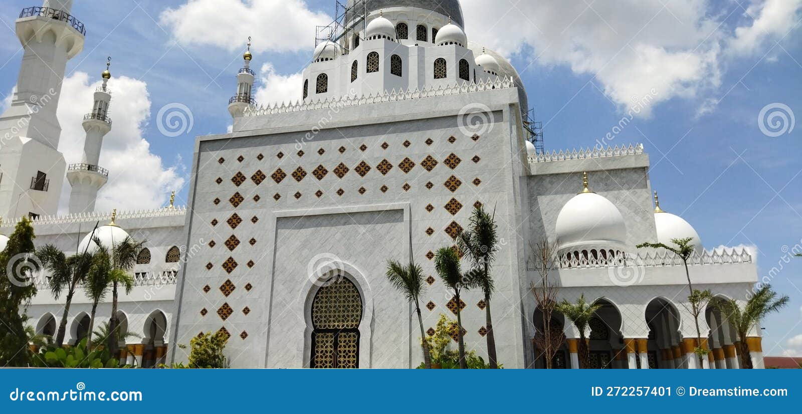 Sheikh Zayed Mosque, Solo, Surakarta Stock Image - Image of exterior ...