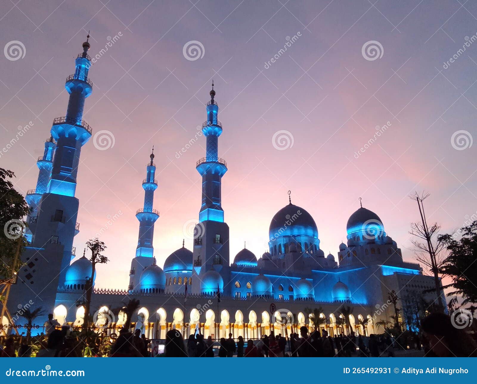 Sheikh Zayed Mosque, Surakarta Editorial Photo - Image of zayed ...