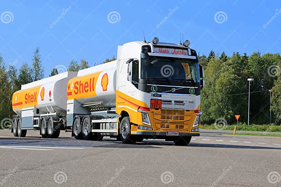 Shell Fuel Truck photo stock éditorial. Image du industrie - 44846423
