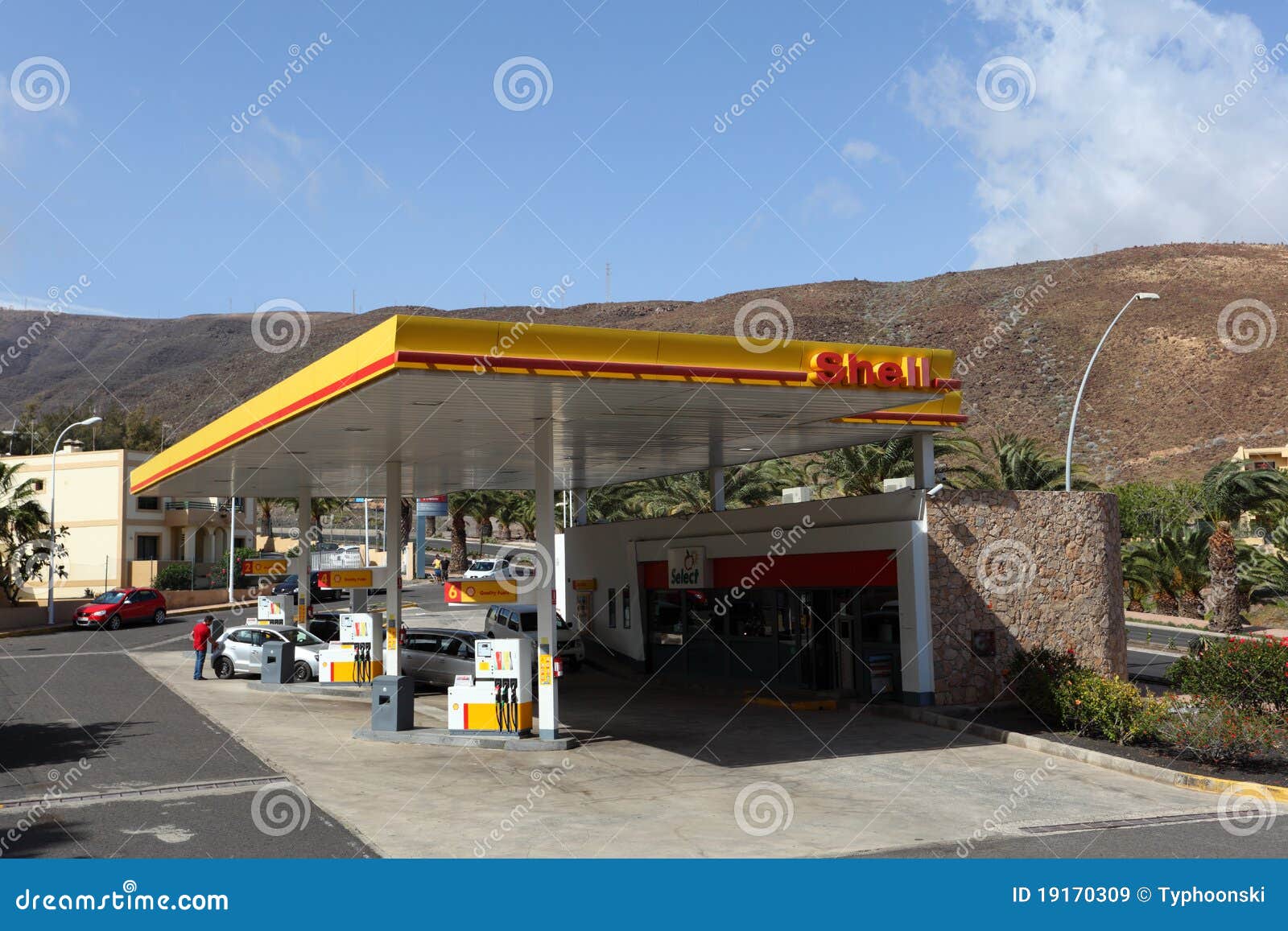 Shell gas station editorial stock image. Image of garage - 19170309