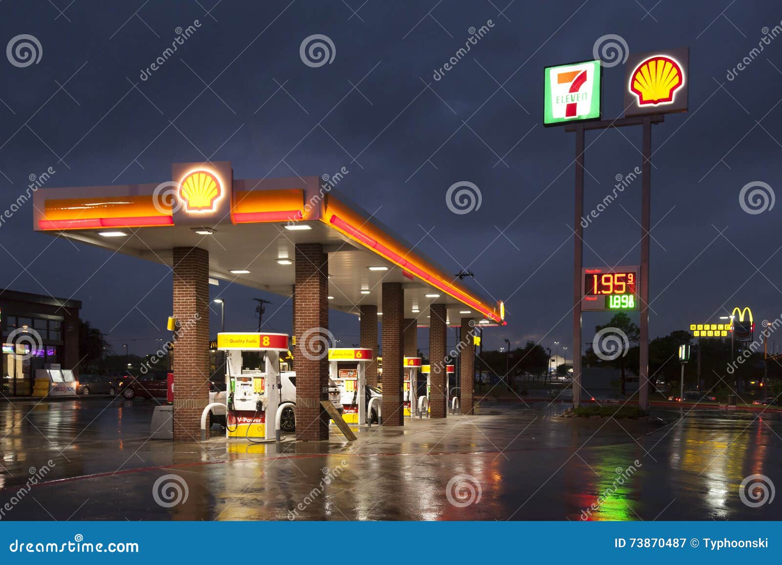 Shell Gas Station En La Noche Fotografía editorial - Imagen de estados ...
