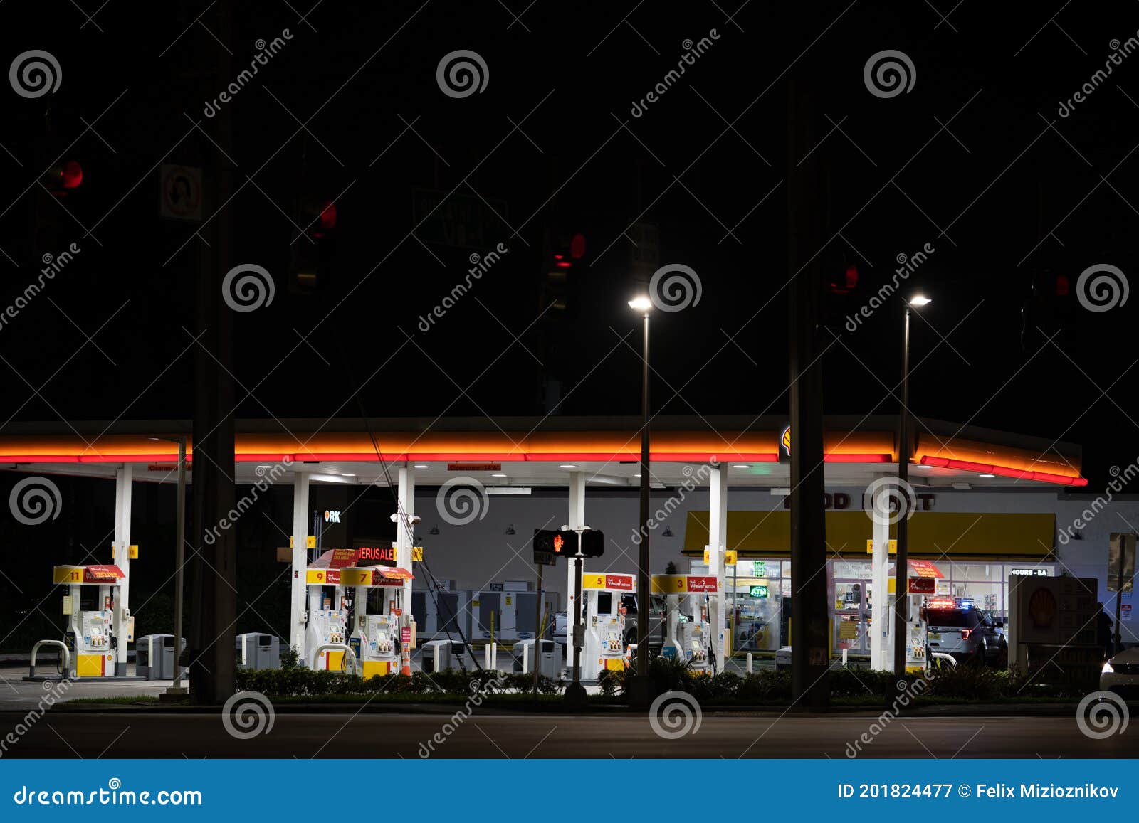 Shell gas station at night editorial photography. Image of night ...