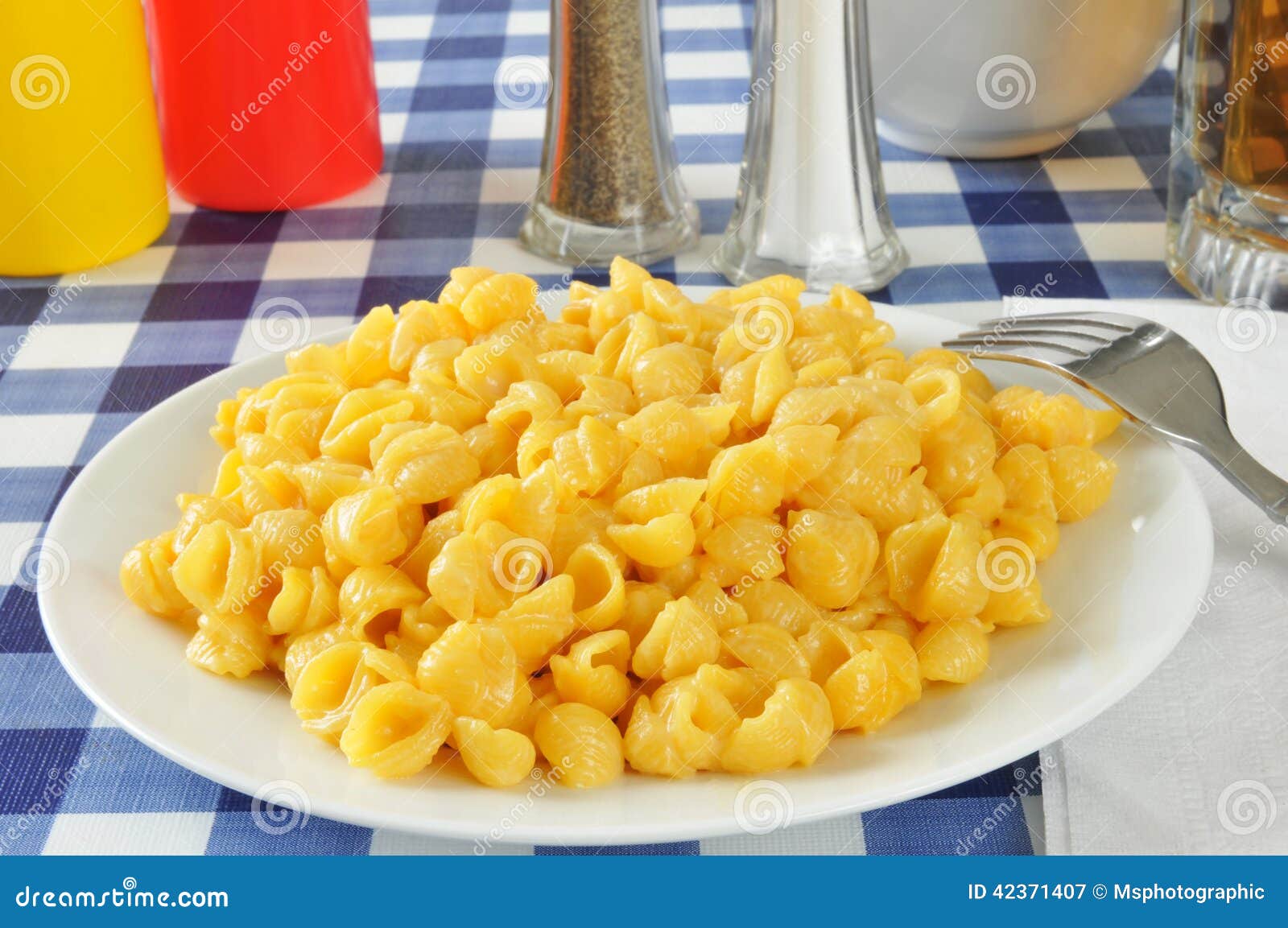 Shell macaroni and cheese stock image. Image of macaroni - 42371407