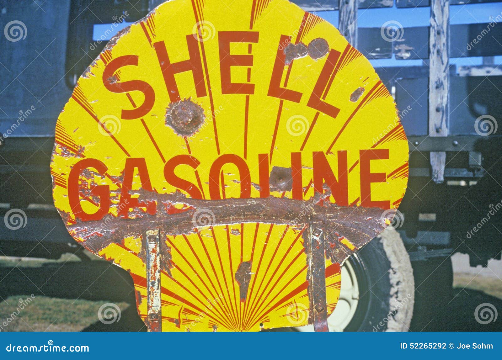 Shell Oil sign editorial photography. Image of logo, vintage - 52265292