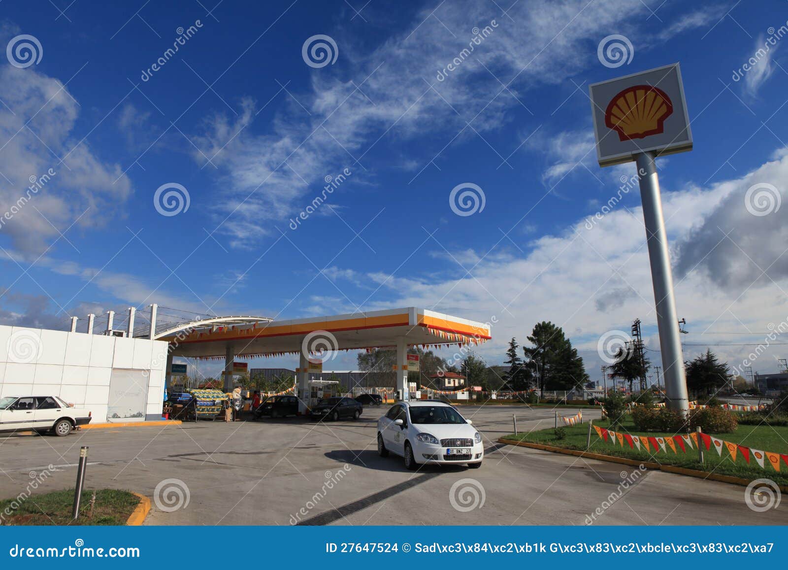 Shell Petrol Station editorial stock image. Image of corporation - 27647524
