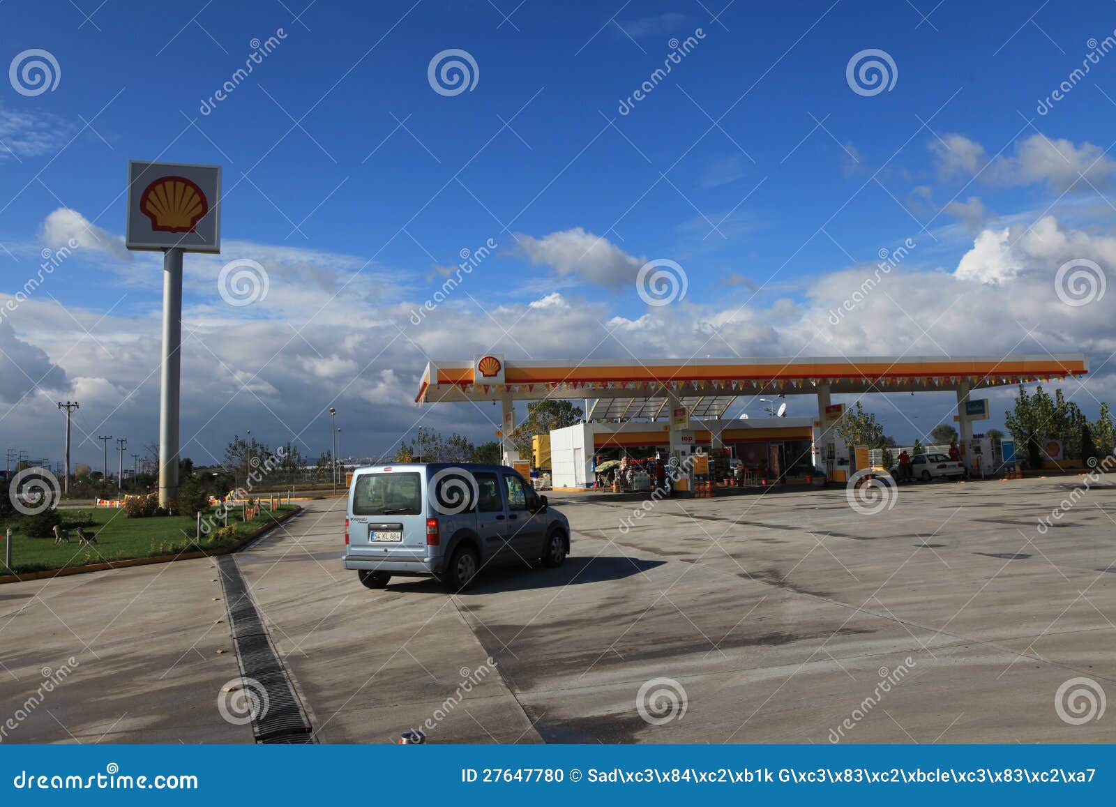 Shell Petrol Station editorial image. Image of brand - 27647780