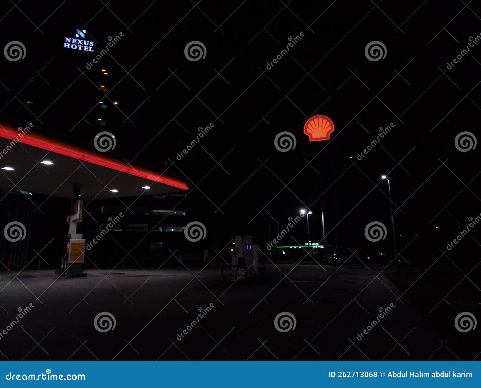 Shell Pump Station at Shah Alam, 28 November 2022, Picture at Night ...