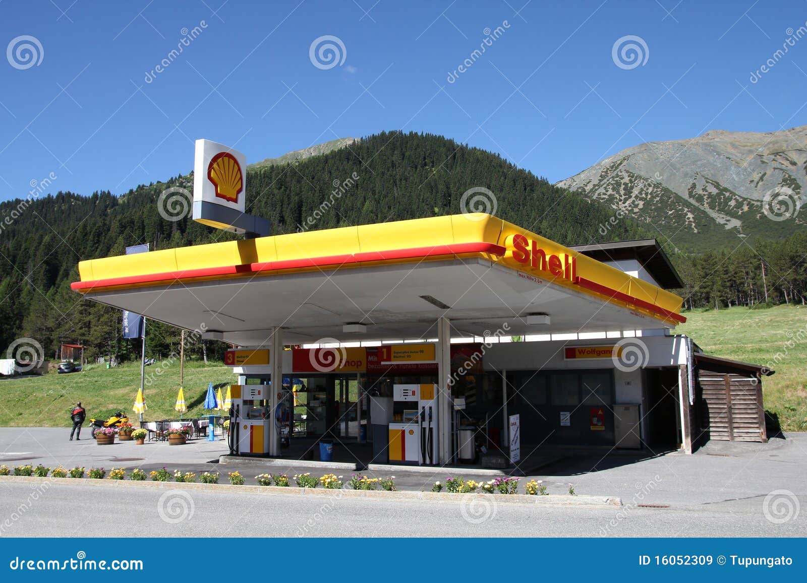 Shell station editorial stock image. Image of davos, business - 16052309