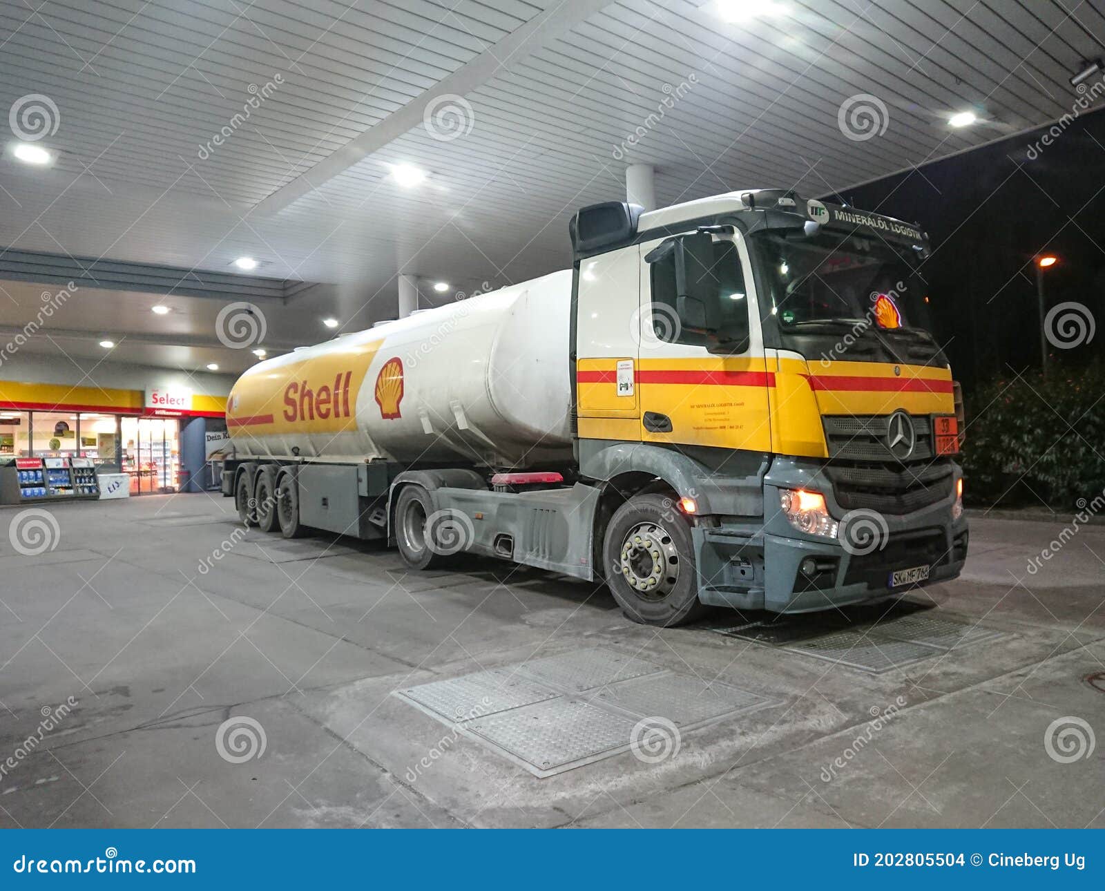 Shell tanker editorial stock image. Image of gasoline - 202805504
