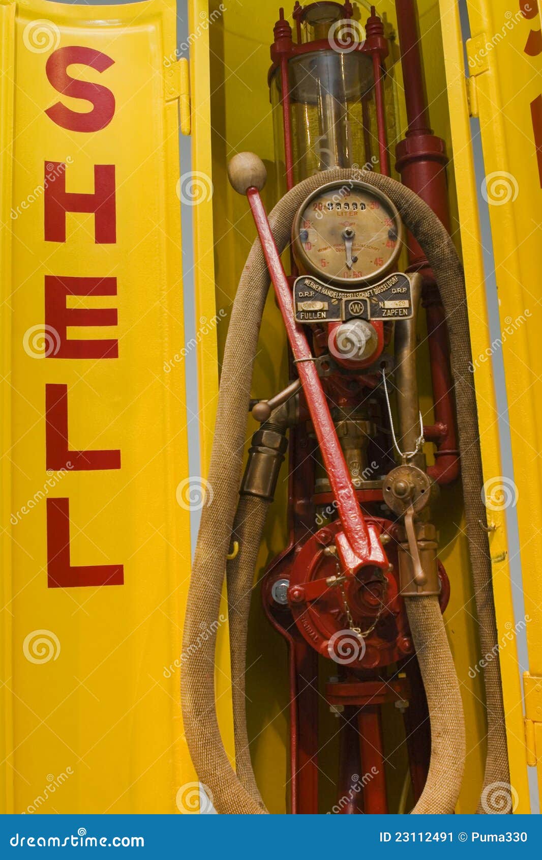 Shell vintage fuel pump editorial photo. Image of business - 23112491