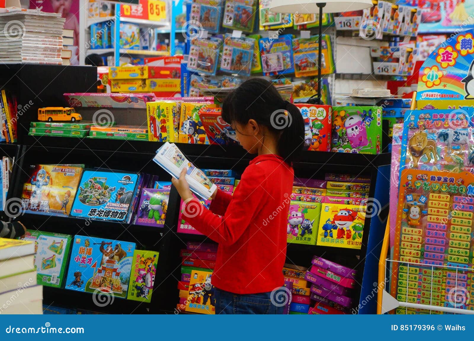 Shenzhen, China: Bookstore, People are Reading Editorial Photo - Image ...