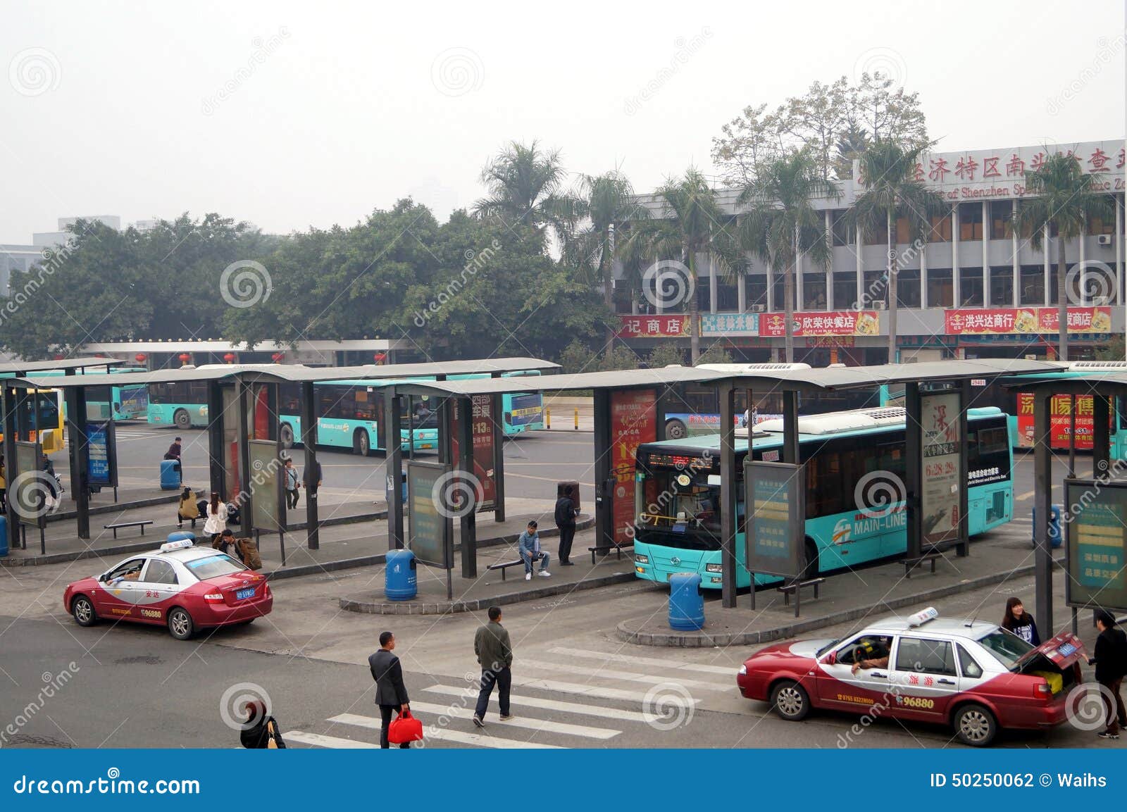 Shenzhen, China: Busbahnhof-Transportlandschaft Redaktionelles ...