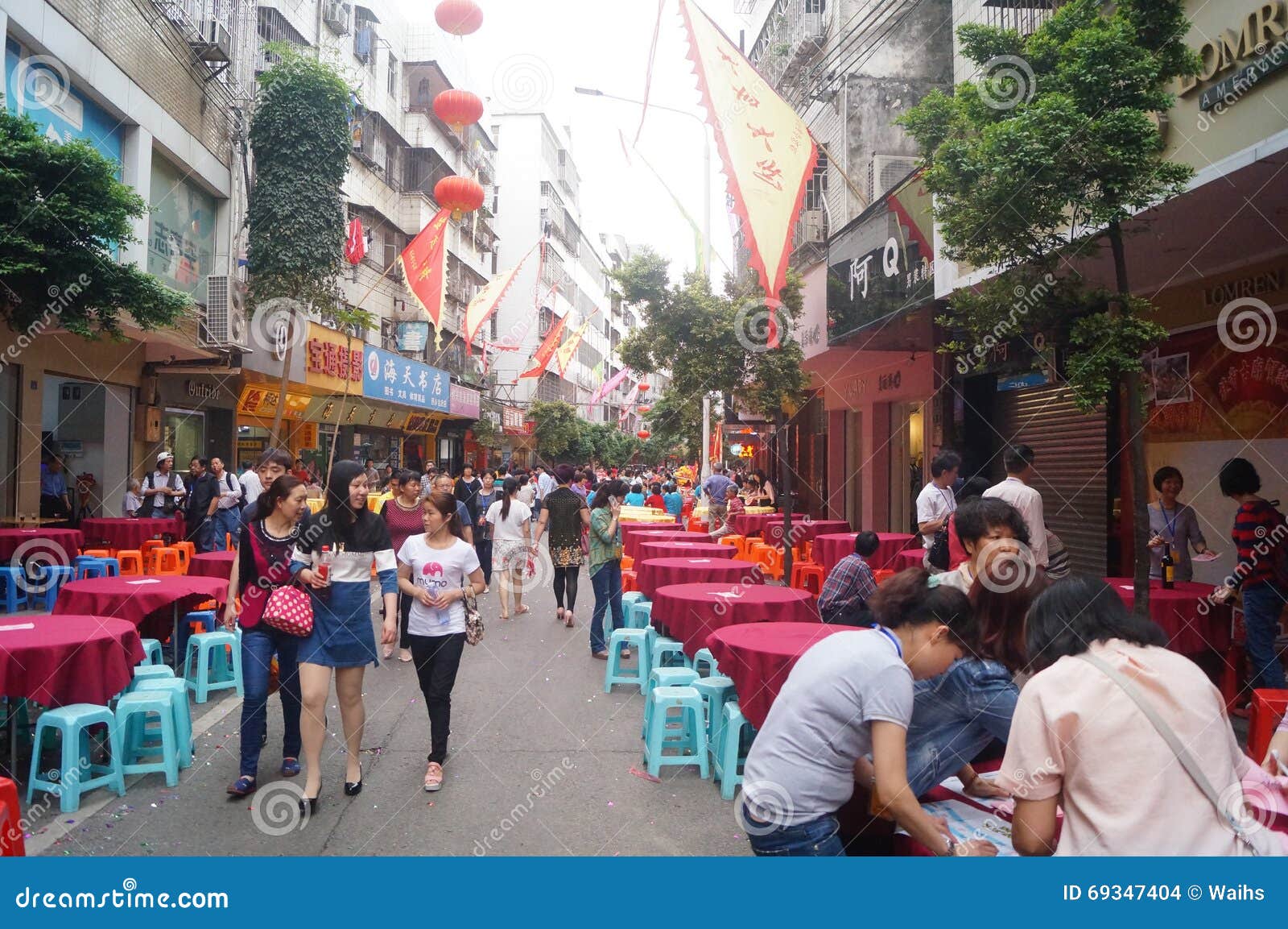 Shenzhen, China: Cena Grande Popular Imagen de archivo editorial ...