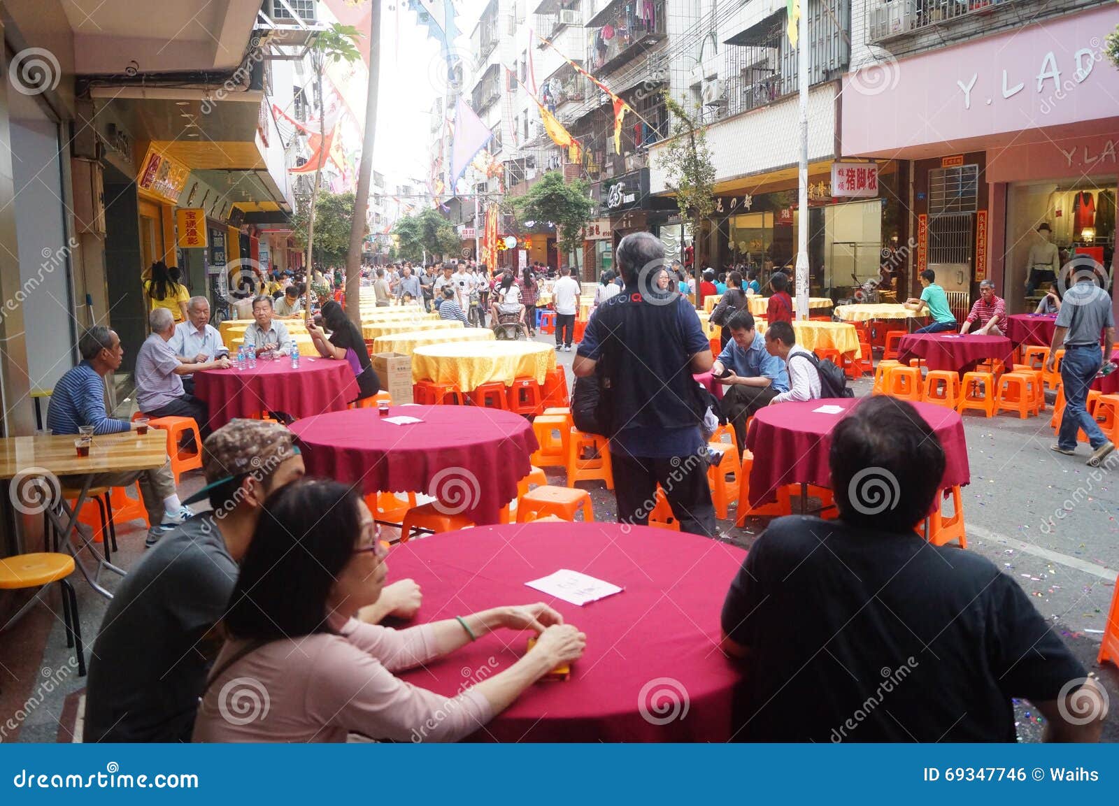 Shenzhen, China: Cena Grande Popular Foto editorial - Imagen de calle ...