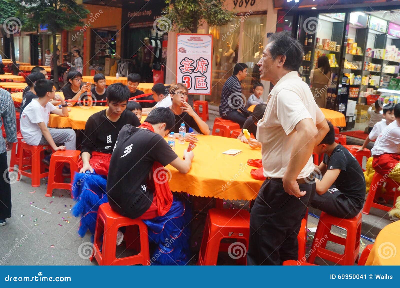 Shenzhen, China: Cena Grande Popular Foto editorial - Imagen de ...