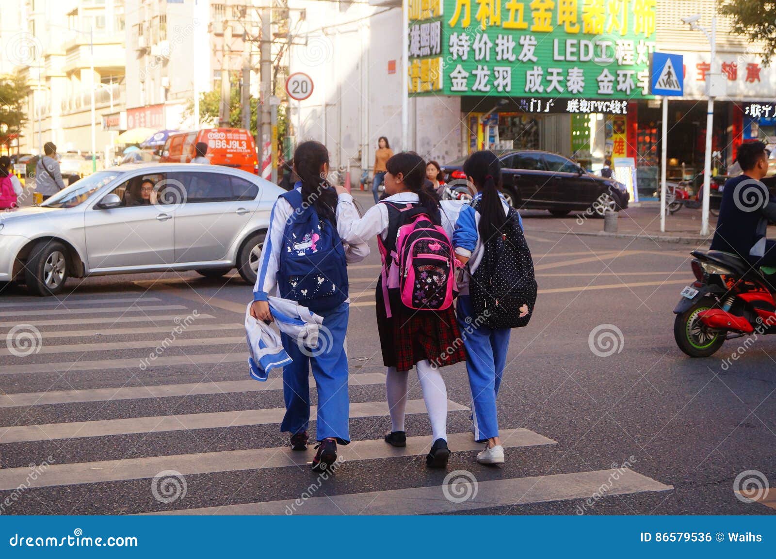 Shenzhen, China: Students Cross Traffic Junctions Editorial Photo ...