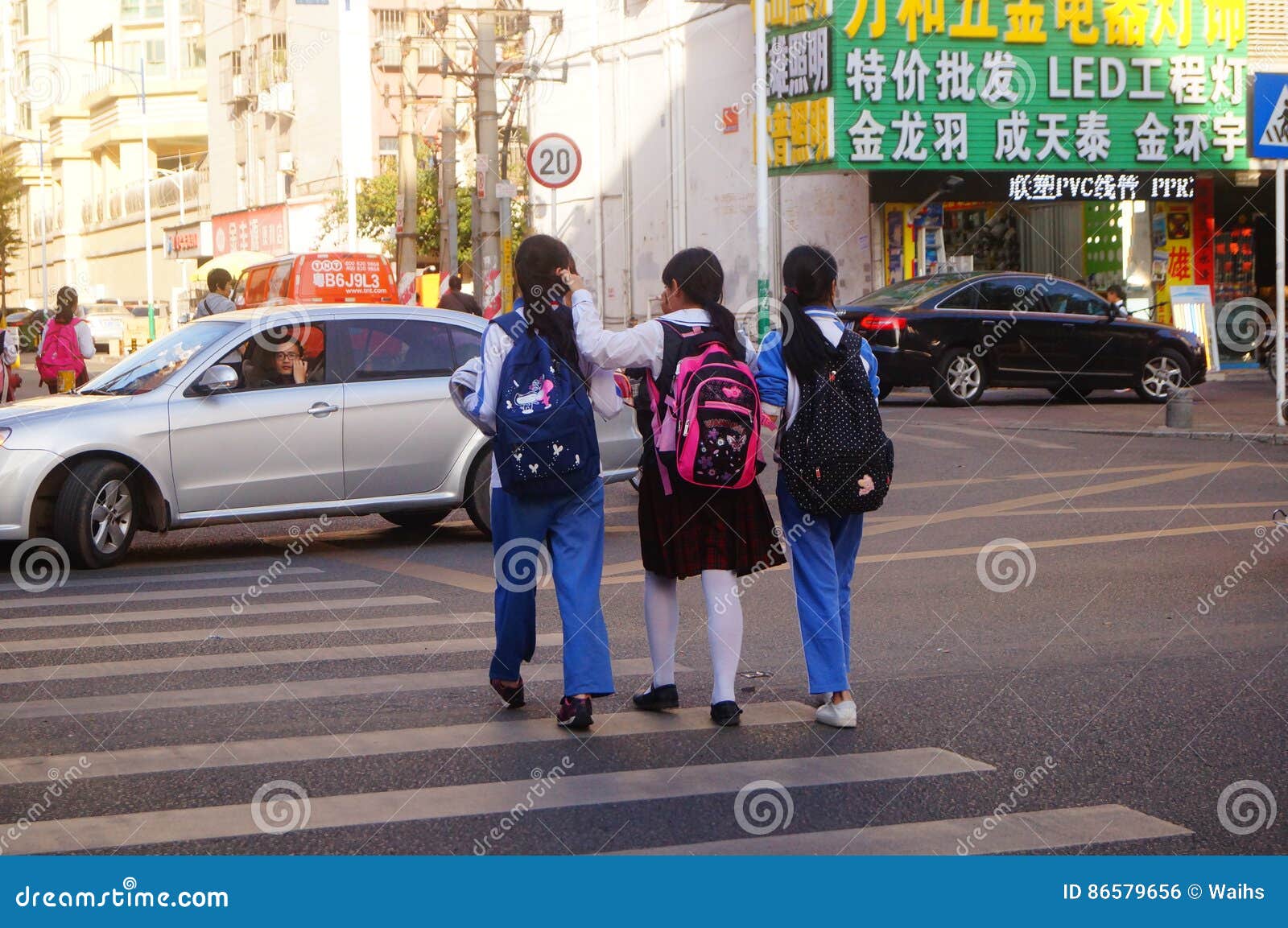 Shenzhen, China: Students Cross Traffic Junctions Editorial Photo ...