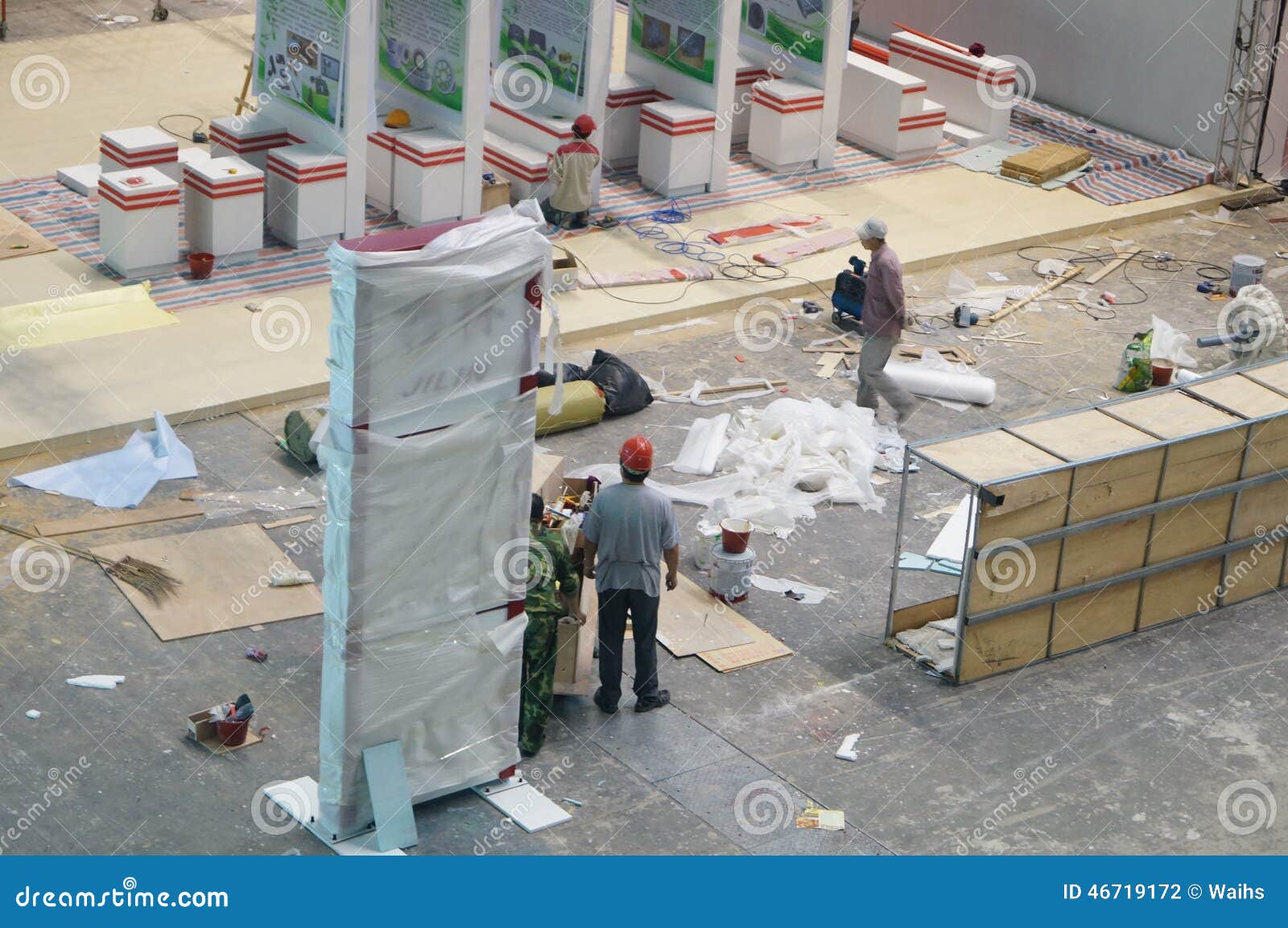 Shenzhen Convention and Exhibition Center, the Workers in the ...