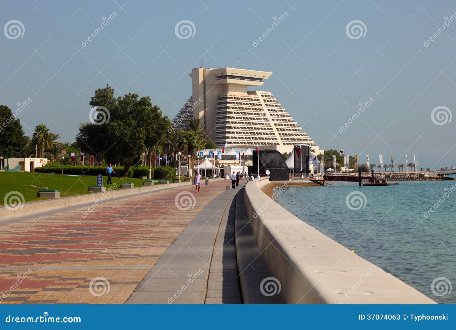 Sheraton Hotel in Doha, Qatar Editorial Stock Photo - Image of arabia ...