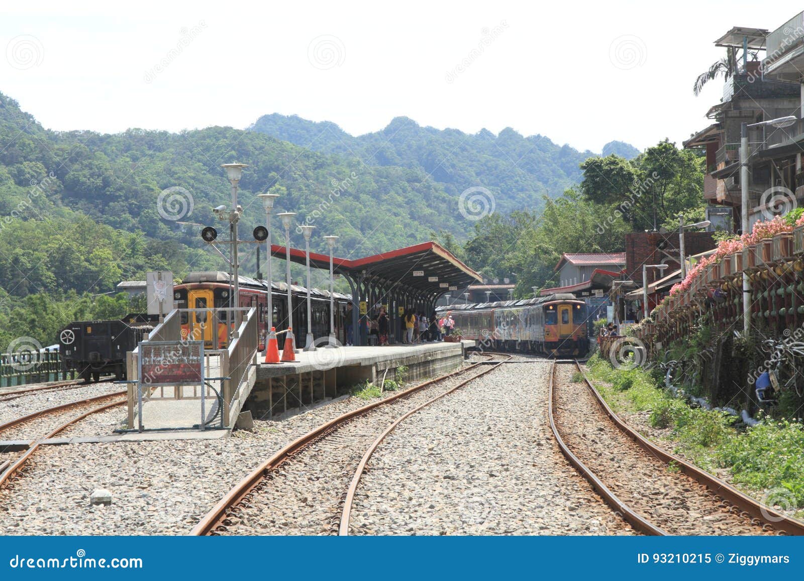 Shifen Station and Train on Pingxi Line Editorial Image - Image of line ...