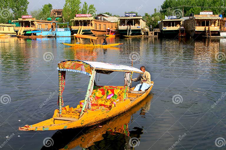 Shikara boat editorial photo. Image of wooden, water - 24989951